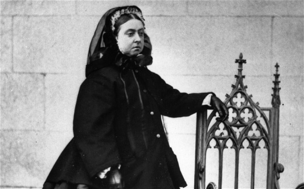 A Funeral of White and Gold for the Queen Who Donned Only Black – Trish ...